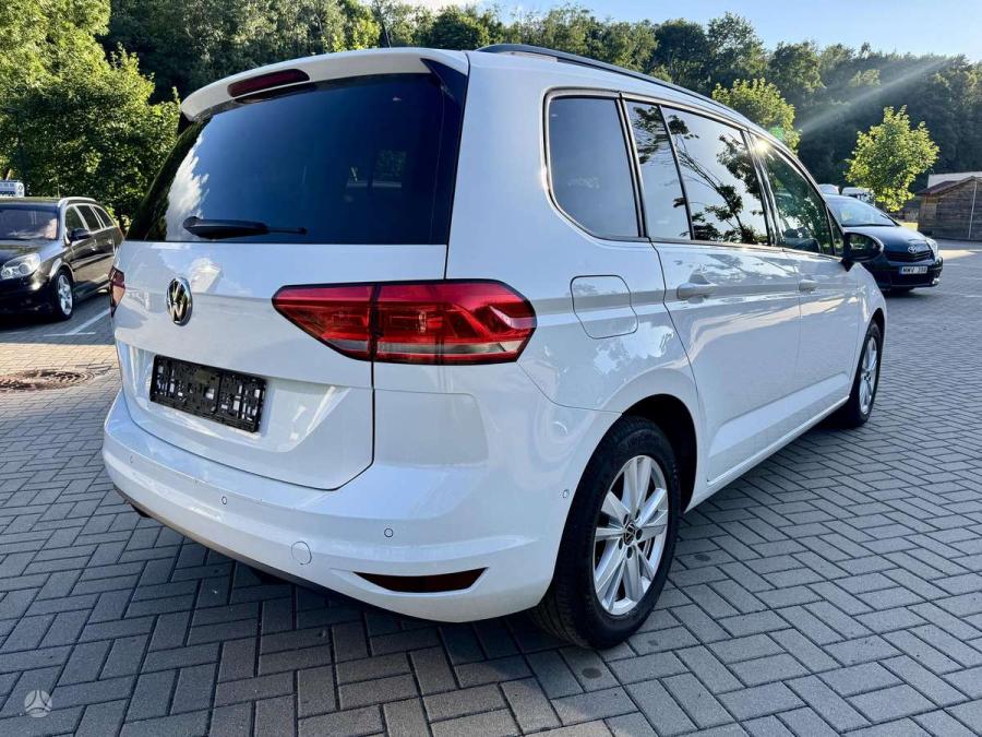 Balts Volkswagen Touran 2021 Birštonas, ar dzinēja tilpumu 1.97 L un nobraukumu 120 tūkst. km par 9300 €, foto 6 vietnē AUTOMOTO.COM.LV