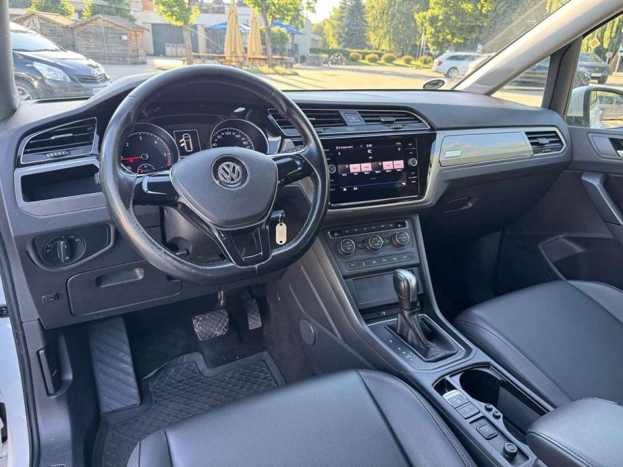 Balts Volkswagen Touran 2021 Birštonas, ar dzinēja tilpumu 1.97 L un nobraukumu 120 tūkst. km par 9300 €, foto 9 vietnē AUTOMOTO.COM.LV