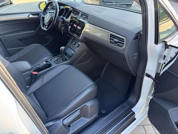 Balts Volkswagen Touran 2021 Birštonas, ar dzinēja tilpumu 1.97 L un nobraukumu 120 tūkst. km par 9300 €, foto 9 vietnē AUTOMOTO.COM.LV