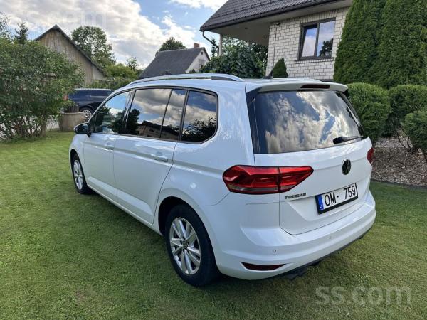 White Volkswagen Touran 2021 in Riga, with an engine capacity of 2.00 L and mileage of 197 thousand km for 10200 €, photo 5 on AUTOMOTO.COM.LV