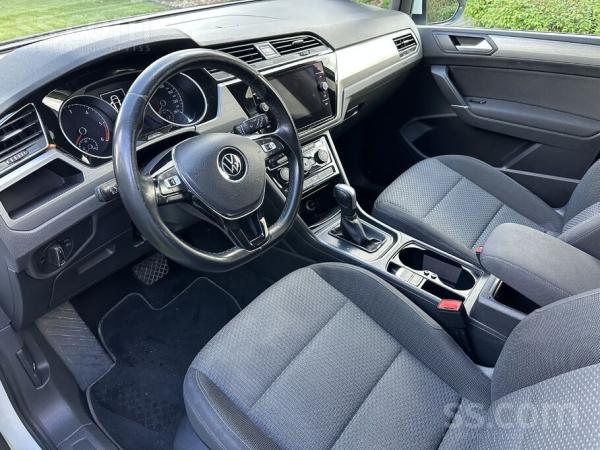 White Volkswagen Touran 2021 in Riga, with an engine capacity of 2.00 L and mileage of 197 thousand km for 9990 €, photo 7 on AUTOMOTO.COM.LV