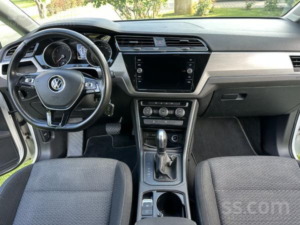 White Volkswagen Touran 2021 in Riga, with an engine capacity of 2.00 L and mileage of 197 thousand km for 9990 €, photo 8 on AUTOMOTO.COM.LV