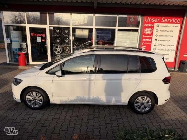 White Volkswagen Touran 2022 in Kaunas, with an engine capacity of 2.00 L and mileage of 80 thousand km for 28014 €, photo 2 on AUTOMOTO.COM.LV