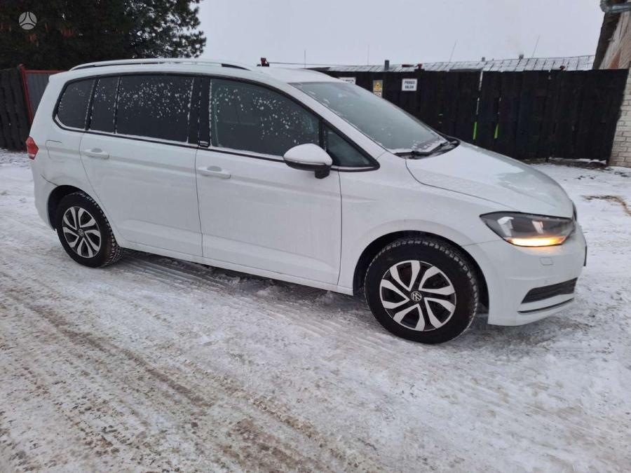 Balts Volkswagen Touran 2022 Marijampole, ar dzinēja tilpumu 1.50 L un nobraukumu 9 tūkst. km par 17666 €, foto 4 vietnē AUTOMOTO.COM.LV
