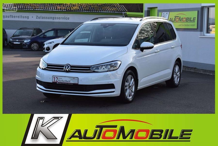 White Volkswagen Touran 2023 in Kaunas, with an engine capacity of 1.50 L and mileage of 46 thousand km for 32056 €, photo 1 on AUTOMOTO.COM.LV