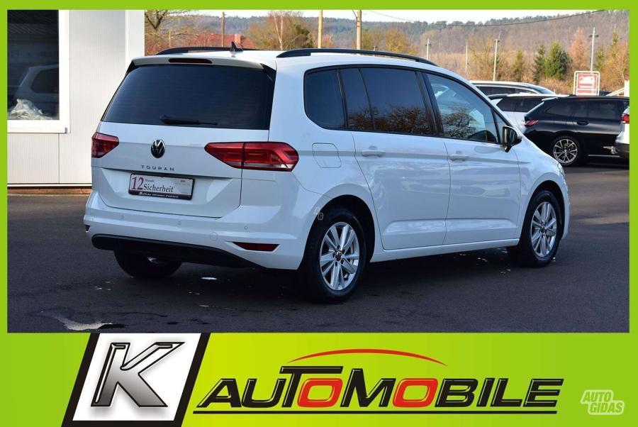 White Volkswagen Touran 2023 in Kaunas, with an engine capacity of 1.50 L and mileage of 46 thousand km for 32056 €, photo 4 on AUTOMOTO.COM.LV