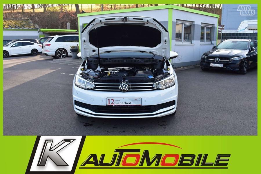 White Volkswagen Touran 2023 in Kaunas, with an engine capacity of 1.50 L and mileage of 46 thousand km for 32056 €, photo 6 on AUTOMOTO.COM.LV