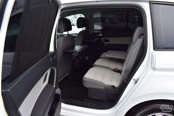 White Volkswagen Touran 2023 in Kaunas, with an engine capacity of 1.50 L and mileage of 46 thousand km for 32056 €, photo 8 on AUTOMOTO.COM.LV