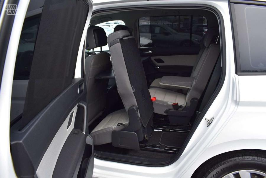 White Volkswagen Touran 2023 in Kaunas, with an engine capacity of 1.50 L and mileage of 46 thousand km for 32056 €, photo 9 on AUTOMOTO.COM.LV