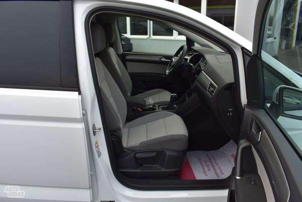 White Volkswagen Touran 2023 in Kaunas, with an engine capacity of 1.50 L and mileage of 46 thousand km for 32056 €, photo 10 on AUTOMOTO.COM.LV