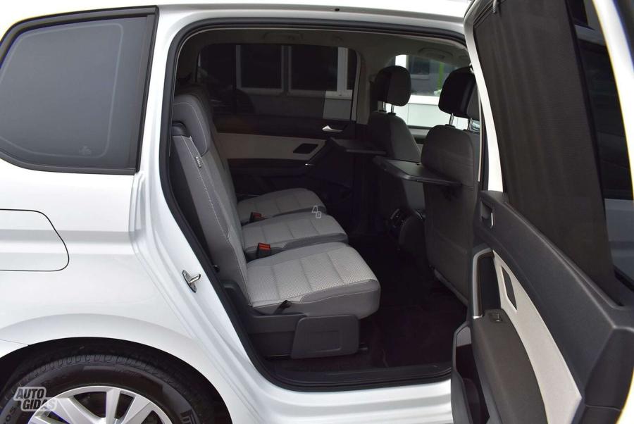 White Volkswagen Touran 2023 in Kaunas, with an engine capacity of 1.50 L and mileage of 46 thousand km for 32056 €, photo 12 on AUTOMOTO.COM.LV