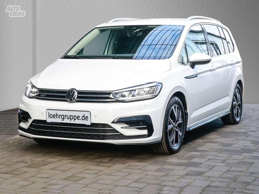 White Volkswagen Touran 2023 in Kaunas, with an engine capacity of 1.50 L and mileage of 83 thousand km for 31649 €, photo 2 on AUTOMOTO.COM.LV