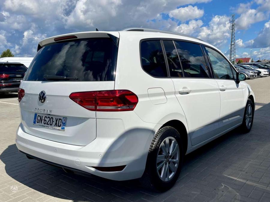 Balts Volkswagen Touran 2023 Tauragė, ar dzinēja tilpumu 1.50 L un nobraukumu 250 tūkst. km par 10900 €, foto 5 vietnē AUTOMOTO.COM.LV