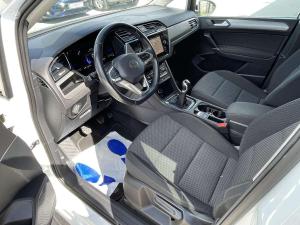 Balts Volkswagen Touran 2023 Tauragė, ar dzinēja tilpumu 1.50 L un nobraukumu 250 tūkst. km par 10900 €, foto 10 vietnē AUTOMOTO.COM.LV
