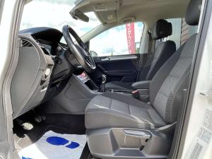 Balts Volkswagen Touran 2023 Tauragė, ar dzinēja tilpumu 1.50 L un nobraukumu 250 tūkst. km par 10900 €, foto 12 vietnē AUTOMOTO.COM.LV