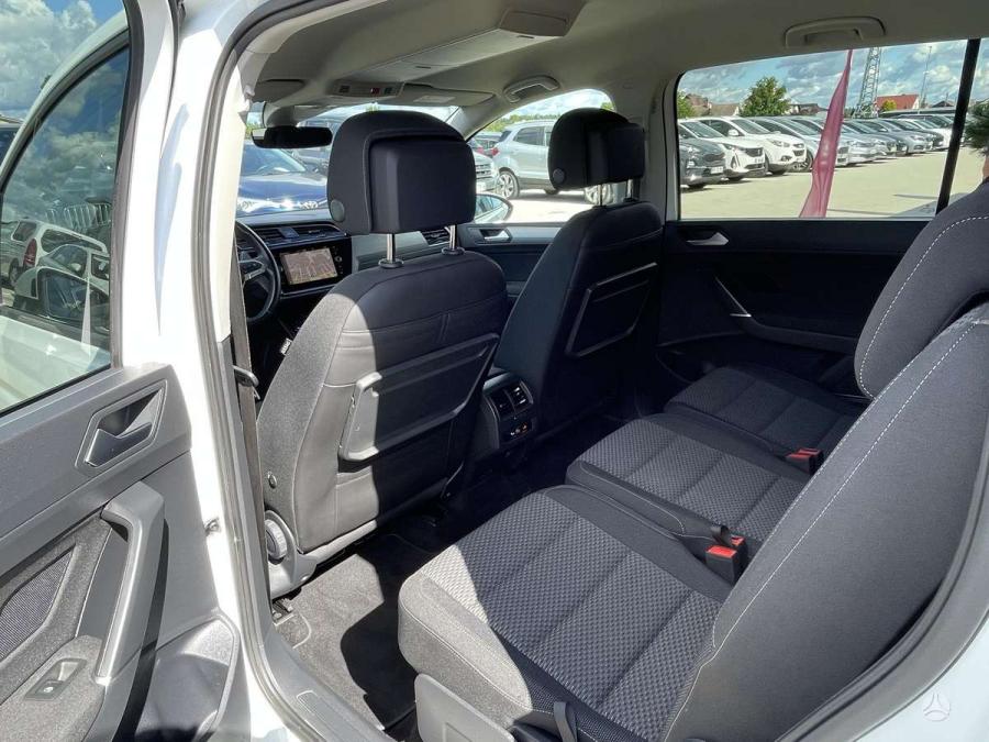 Balts Volkswagen Touran 2023 Tauragė, ar dzinēja tilpumu 1.50 L un nobraukumu 250 tūkst. km par 10900 €, foto 15 vietnē AUTOMOTO.COM.LV