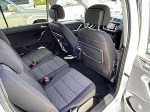 Balts Volkswagen Touran 2023 Tauragė, ar dzinēja tilpumu 1.50 L un nobraukumu 250 tūkst. km par 10900 €, foto 17 vietnē AUTOMOTO.COM.LV