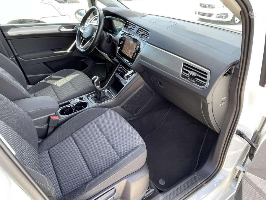 Balts Volkswagen Touran 2023 Tauragė, ar dzinēja tilpumu 1.50 L un nobraukumu 250 tūkst. km par 10900 €, foto 18 vietnē AUTOMOTO.COM.LV