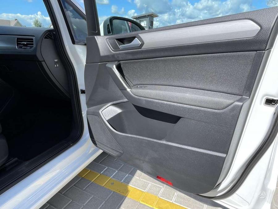 Balts Volkswagen Touran 2023 Tauragė, ar dzinēja tilpumu 1.50 L un nobraukumu 250 tūkst. km par 10900 €, foto 19 vietnē AUTOMOTO.COM.LV