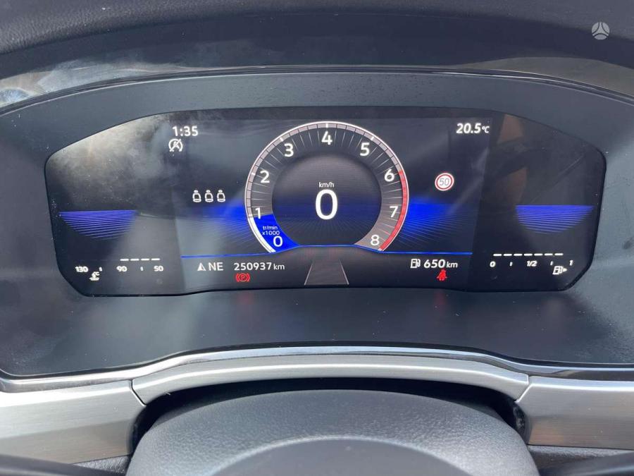 Balts Volkswagen Touran 2023 Tauragė, ar dzinēja tilpumu 1.50 L un nobraukumu 250 tūkst. km par 10900 €, foto 28 vietnē AUTOMOTO.COM.LV