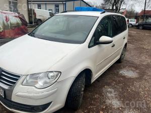 Balts Volkswagen Touran 2010 Rīga, ar dzinēja tilpumu 1.90 L un nobraukumu 0 tūkst. km par 2500 €, foto  vietnē AUTOMOTO.COM.LV