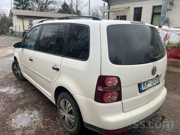 Balts Volkswagen Touran 2010 Rīga, ar dzinēja tilpumu 1.90 L un nobraukumu 0 tūkst. km par 2500 €, foto 2 vietnē AUTOMOTO.COM.LV