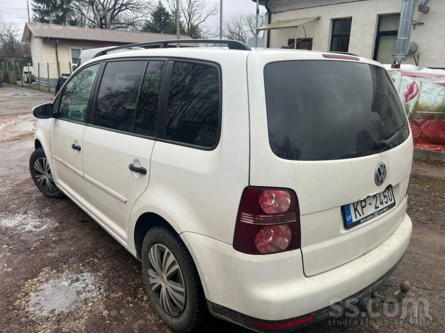 Balts Volkswagen Touran 2010 Rīga, ar dzinēja tilpumu 1.90 L un nobraukumu 0 tūkst. km par 2500 €, foto 3 vietnē AUTOMOTO.COM.LV