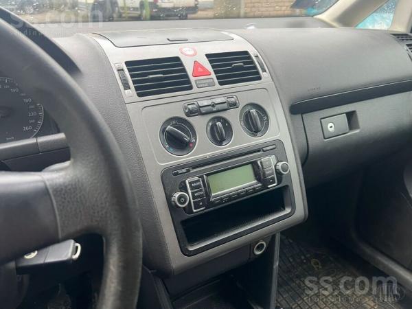 Balts Volkswagen Touran 2010 Rīga, ar dzinēja tilpumu 1.90 L un nobraukumu 0 tūkst. km par 2500 €, foto 3 vietnē AUTOMOTO.COM.LV