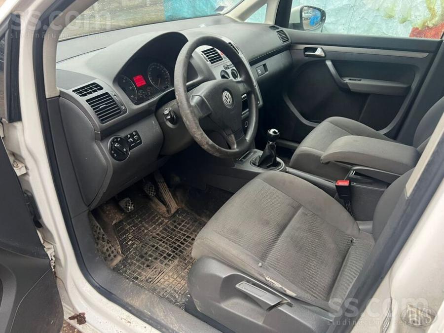 Balts Volkswagen Touran 2010 Rīga, ar dzinēja tilpumu 1.90 L un nobraukumu 0 tūkst. km par 2500 €, foto 5 vietnē AUTOMOTO.COM.LV