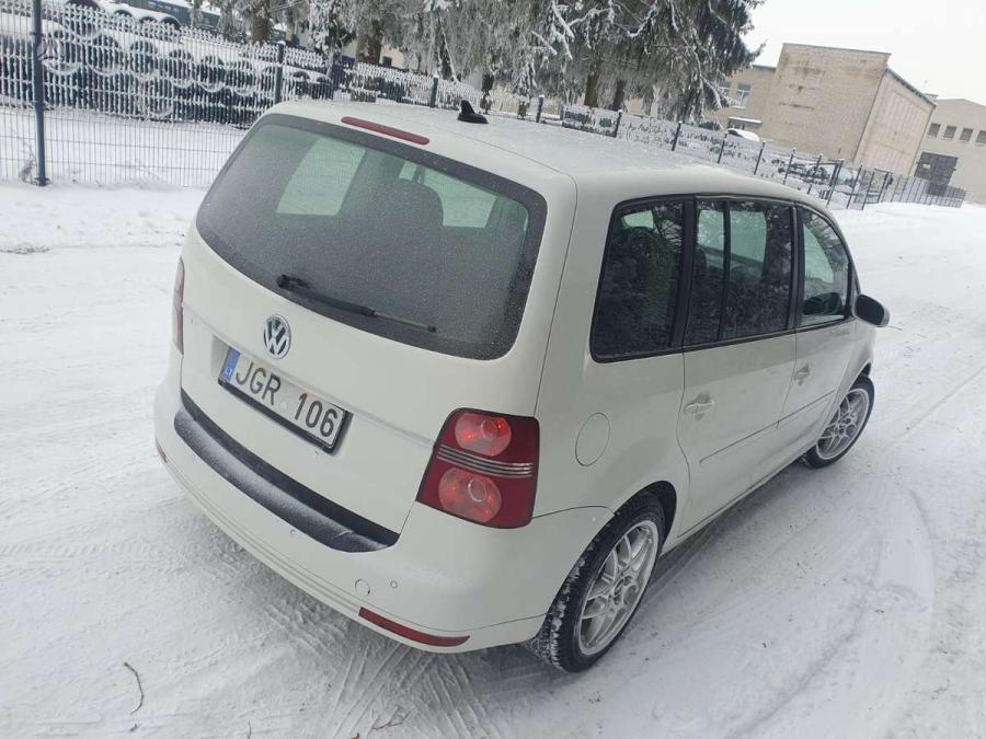 Balts Volkswagen Touran 2008 Vilkaviškis, ar dzinēja tilpumu 1.90 L un nobraukumu 408 tūkst. km par 1450 €, foto 4 vietnē AUTOMOTO.COM.LV