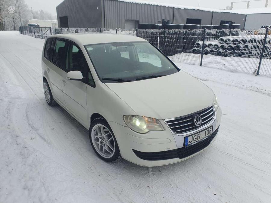 Balts Volkswagen Touran 2008 Vilkaviškis, ar dzinēja tilpumu 1.90 L un nobraukumu 408 tūkst. km par 1450 €, foto 5 vietnē AUTOMOTO.COM.LV