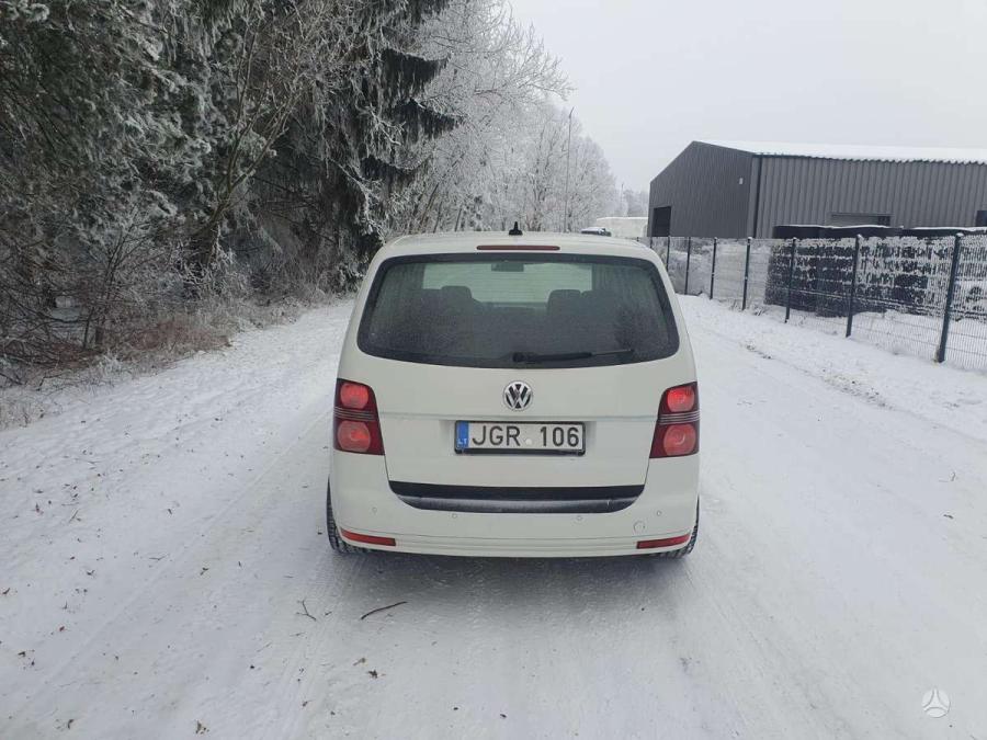 Balts Volkswagen Touran 2008 Vilkaviškis, ar dzinēja tilpumu 1.90 L un nobraukumu 408 tūkst. km par 1450 €, foto 7 vietnē AUTOMOTO.COM.LV
