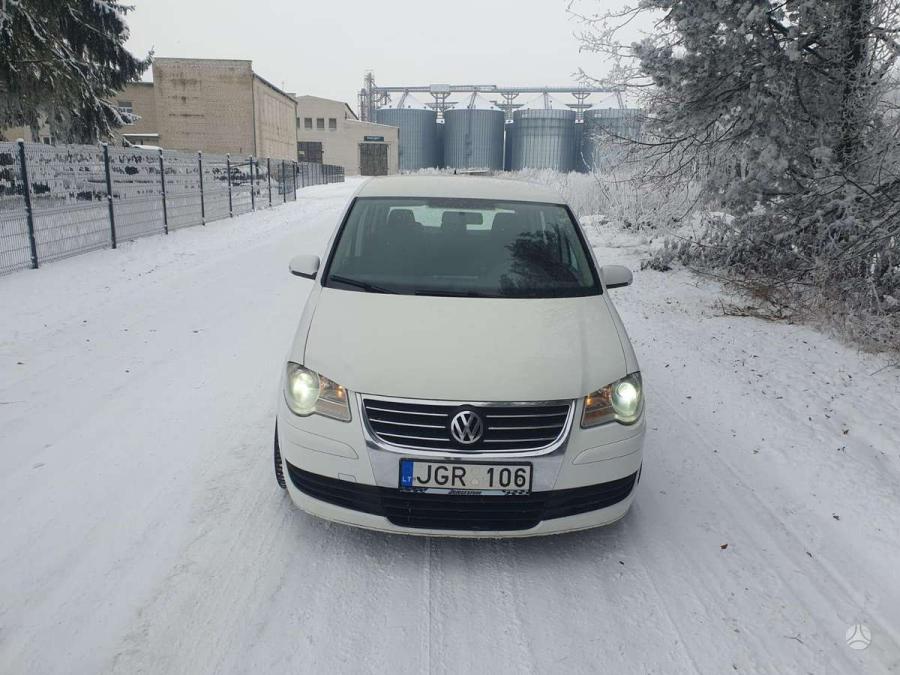 Balts Volkswagen Touran 2008 Vilkaviškis, ar dzinēja tilpumu 1.90 L un nobraukumu 408 tūkst. km par 1450 €, foto 9 vietnē AUTOMOTO.COM.LV