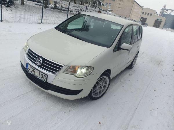 White Volkswagen Touran 2008 in Vilkaviskis, with an engine capacity of 1.90 L and mileage of 408 thousand km for 1450 €, photo 10 on AUTOMOTO.COM.LV