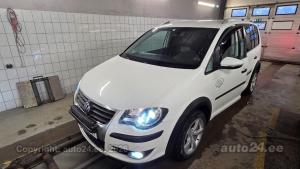 Balts Volkswagen Touran 2010 Tallina, ar dzinēja tilpumu 2.00 L un nobraukumu 293 tūkst. km par 4200 €, foto 6 vietnē AUTOMOTO.COM.LV