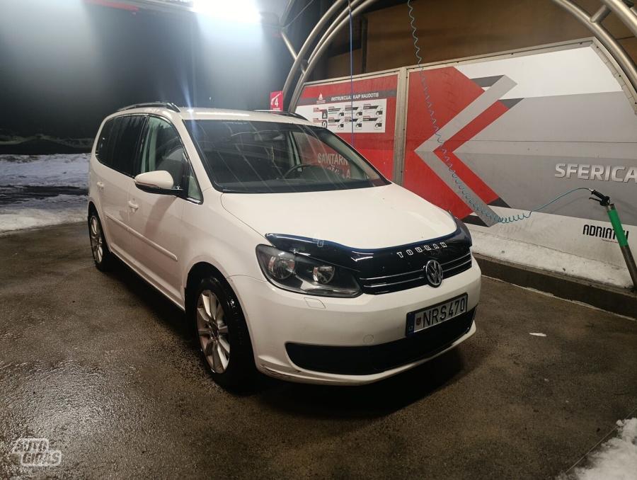 White Volkswagen Touran 2012 in Kaunas, with an engine capacity of 1.40 L and mileage of 324 thousand km for 2400 €, photo 1 on AUTOMOTO.COM.LV