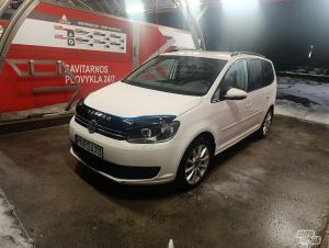 White Volkswagen Touran 2012 in Kaunas, with an engine capacity of 1.40 L and mileage of 324 thousand km for 2400 €, photo 3 on AUTOMOTO.COM.LV