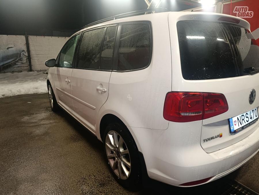 White Volkswagen Touran 2012 in Kaunas, with an engine capacity of 1.40 L and mileage of 324 thousand km for 2400 €, photo 6 on AUTOMOTO.COM.LV