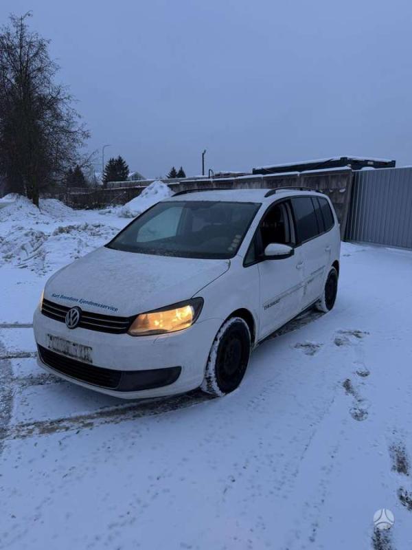 Balts Volkswagen Touran 2013 Kauņa, ar dzinēja tilpumu 1.60 L un nobraukumu 313 tūkst. km par 2650 €, foto 1 vietnē AUTOMOTO.COM.LV
