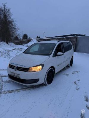 White Volkswagen Touran 2013 in Kaunas, with an engine capacity of 1.60 L and mileage of 313 thousand km for 2650 €, photo  on AUTOMOTO.COM.LV