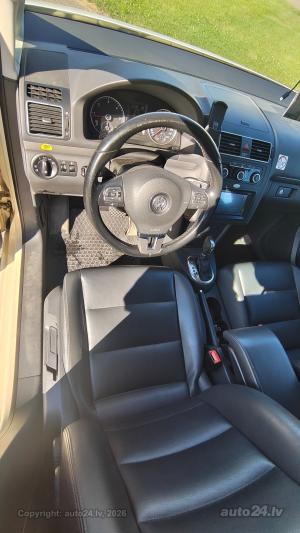 Balts Volkswagen Touran 2015 Tallina, ar dzinēja tilpumu 2.00 L un nobraukumu 391 tūkst. km par 6500 €, foto 11 vietnē AUTOMOTO.COM.LV
