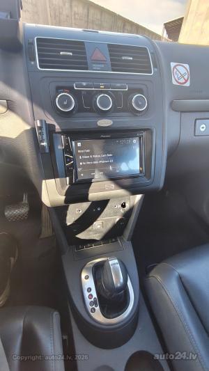 Balts Volkswagen Touran 2015 Tallina, ar dzinēja tilpumu 2.00 L un nobraukumu 391 tūkst. km par 6500 €, foto 12 vietnē AUTOMOTO.COM.LV