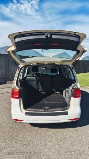 Balts Volkswagen Touran 2015 Tallina, ar dzinēja tilpumu 2.00 L un nobraukumu 391 tūkst. km par 6500 €, foto 18 vietnē AUTOMOTO.COM.LV