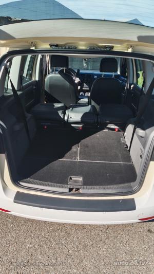 Balts Volkswagen Touran 2015 Tallina, ar dzinēja tilpumu 2.00 L un nobraukumu 391 tūkst. km par 6500 €, foto 20 vietnē AUTOMOTO.COM.LV