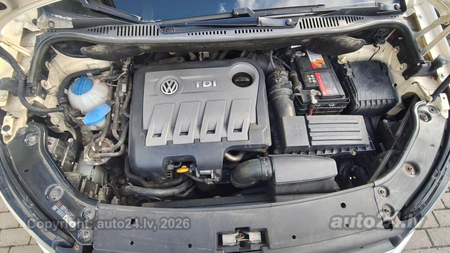 Balts Volkswagen Touran 2015 Tallina, ar dzinēja tilpumu 2.00 L un nobraukumu 391 tūkst. km par 6500 €, foto 21 vietnē AUTOMOTO.COM.LV