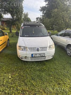 Yellow Volkswagen Touran 2004 in Riga, with an engine capacity of 1.90 L and mileage of 556 thousand km for 605 €, photo 4 on AUTOMOTO.COM.LV