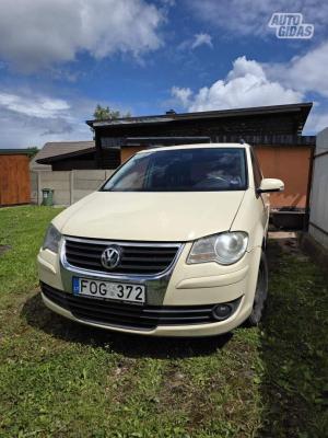 Dzeltens Volkswagen Touran 2007 Kauņa, ar dzinēja tilpumu 1.90 L un nobraukumu 400 tūkst. km par 800 €, foto  vietnē AUTOMOTO.COM.LV