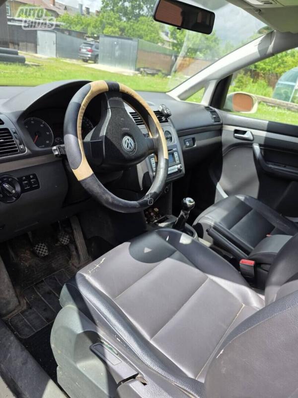Dzeltens Volkswagen Touran 2007 Kauņa, ar dzinēja tilpumu 1.90 L un nobraukumu 400 tūkst. km par 800 €, foto 3 vietnē AUTOMOTO.COM.LV