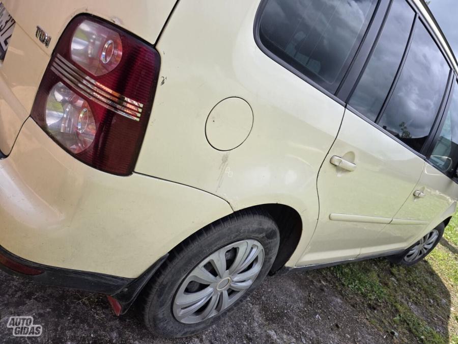 Yellow Volkswagen Touran 2007 in Kaunas, with an engine capacity of 1.90 L and mileage of 400 thousand km for 800 €, photo 6 on AUTOMOTO.COM.LV