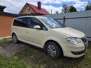 Yellow Volkswagen Touran 2007 in Kaunas, with an engine capacity of 1.90 L and mileage of 400 thousand km for 800 €, photo 11 on AUTOMOTO.COM.LV